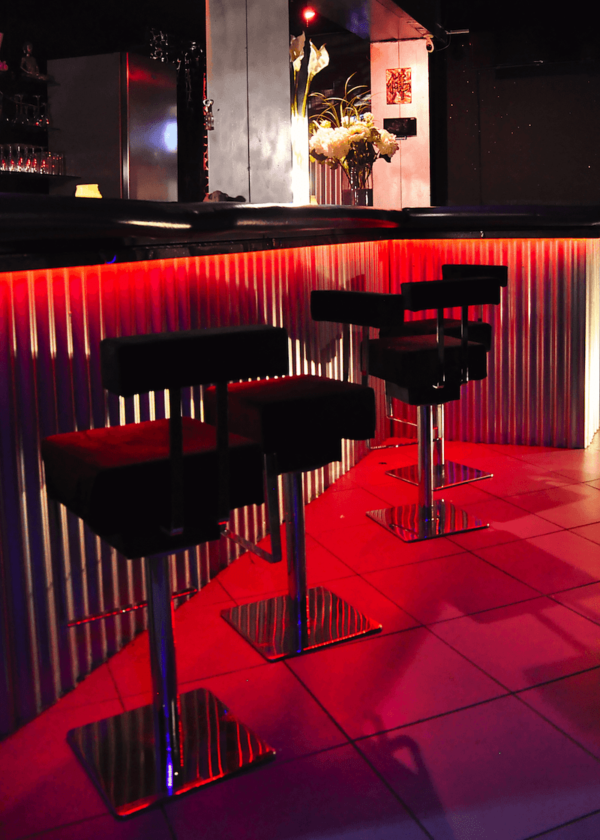 AARØN CLUB - BAR À CHAMPAGNE - CONTACTEZ-NOUS